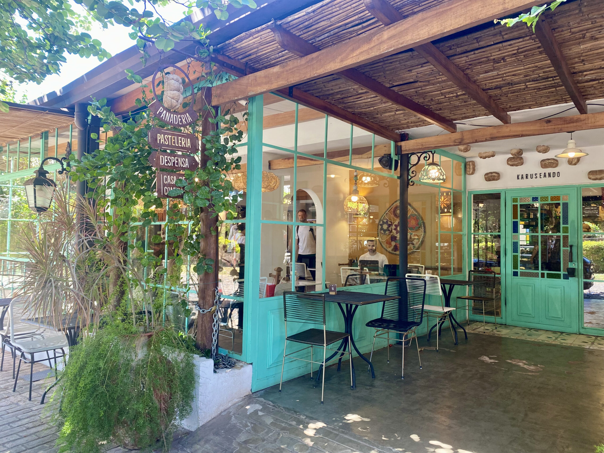 Karu Café: Cozy Restaurant & Artisanal Market In Ycuá Satí